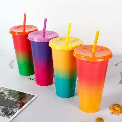 China 710 ml PP plastic wegwerp plastic sapbeker met deksel en stro Te koop