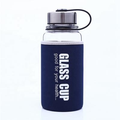 China Grote grootte Sport Duurzaam hoog borosilicaat 1 liter glazen waterfles met nylon mouw Te koop