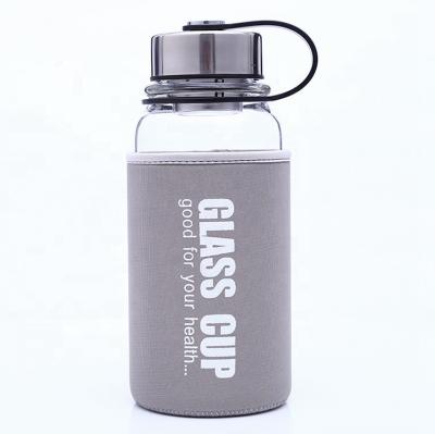 China Grote grootte Sport Duurzaam hoog borosilicaat 1 liter glazen waterfles met nylon mouw Te koop