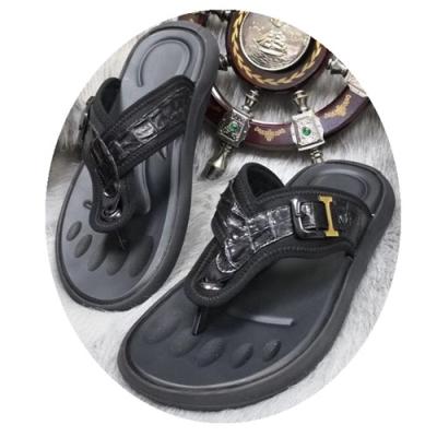China New Leather Crocodile Pattern Flip-Flops Slippers Summer Outdoor Non-Slip Sandals Trend Clip-On Sandals For Men for sale