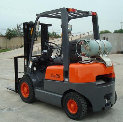 中国 LPG 2.5トン四輪ガソリンLPGフォークリフト18km/Hの移動速度のセリウムの証明 販売のため