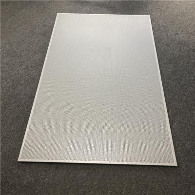 Cina 600x1200 ha perforato la clip acustica del soffitto di alluminio del metallo in pannelli per soffitti in vendita
