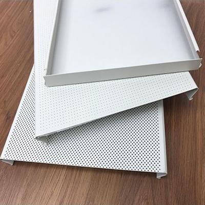China 300mm Width Plank Ceiling Tiles Windproof Exterior Plain Perforated Pattern for sale