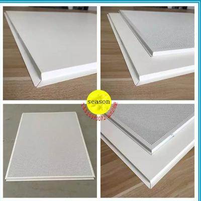 Cina mattonelle di perforazione del soffitto del metallo del piatto di rinforzo di 300x300mm per l'edificio per uffici in vendita