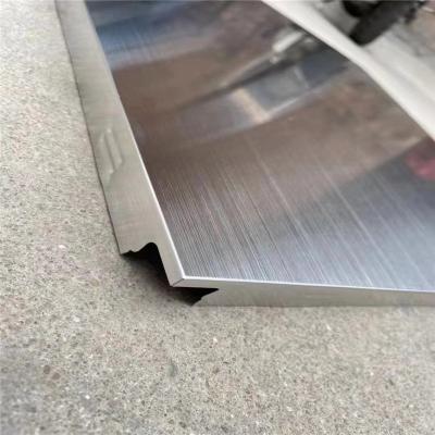 Cina 600x600mm Pannello per soffitti in acciaio inossidabile con clip nascosta nella piastrella per soffitti in vendita
