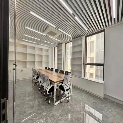 China Het decoratieve Lineaire het Schotplafond van het Pijpaluminium betegelt Opgeschort U-vormig Te koop