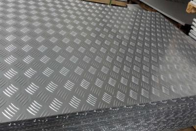Cina L'effetto d'argento ha impresso 4x4 di alluminio 5052 degli strati 24 x 24 lamiera striata di alluminio 5005 H32 in vendita