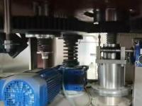 China Rotary Inline Capping Machine Wine Bottle Screw Capping Machine for sale