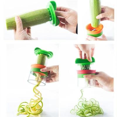 Cina Arancione 3 in 1 Spiralizer Set di taglio Julienne grossolano e sottile per utensili di cucina intelligenti in vendita
