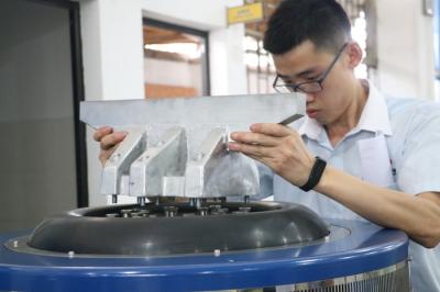 Chine Type électromagnétique machine à haute fréquence d'essai de vibration horizontale et verticale à vendre