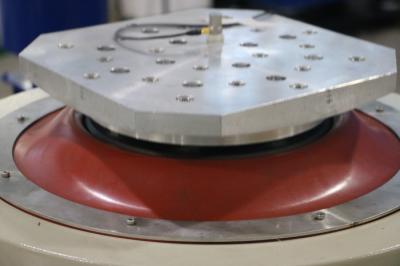 Китай Вертикальный высокочастотный электродинамический вибрационный шейкер для тестирования вибрации пластмасс продается