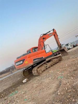 China Original cilindro hidráulico 2017 ano do modelo Doosan usado DX220 escavadeira em Xangai à venda