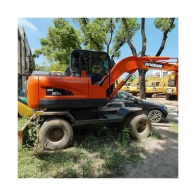 Cina 2560 Orari di lavoro Doosan Mini Wheel Digger DX 60W Used 6 Ton Wheel Shovel a Shanghai in vendita