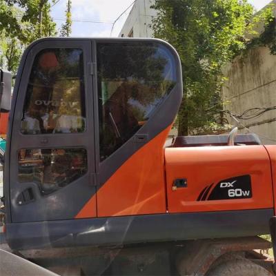 China 2560 Werktijden Doosan Mini Wheel Digger DX 60W Gebruikte 6 Ton Wheel Shovel in Shanghai Te koop