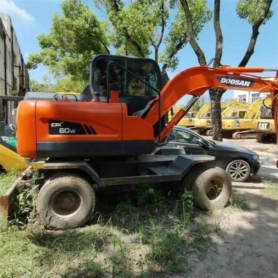 China 2560 Werktijden Doosan Mini Wheel Digger DX 60W Gebruikte 6 Ton Wheel Shovel in Shanghai Te koop