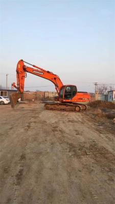 China Doosan DX225LC graafmachine in goede staat 4522 uur werk ORIGINALE hydraulische klep Te koop