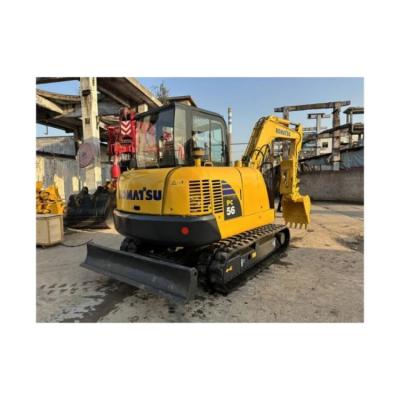 Excavateur à chenilles Komatsu PC56 avec une capacité de seau de 0,22 m3 et un poids de fonctionnement de 5300 kg