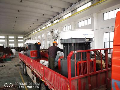 Cina Macchina di riciclaggio di plastica della pallina della pallina di raffreddamento ad olio della serratura di auto dei rulli di plastica del mulino 3 in vendita