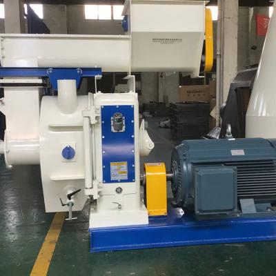 Cina 200kw 2,5 al mulino della pallina della biomassa 3ton/Hr lavora piccolo Ring Die Pellet Mill a macchina in vendita