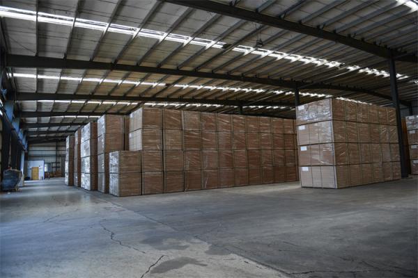 Quality 2100x2800mm 1220x2440mm Medium Density Fiberboard E0 19mm MDF Board for sale