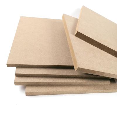 Cina E0 E1 MDF 2440 X 1220 Plain 18mm Melamine Faced MDF Board Indoor in vendita