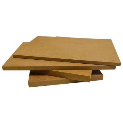 Cina E0 E1 MDF 2440 X 1220 Plain 18mm Melamine Faced MDF Board Indoor in vendita