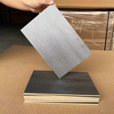 Cina 12mm 18mm Melamina nera Fabbricazione di cartoni MDF in vendita
