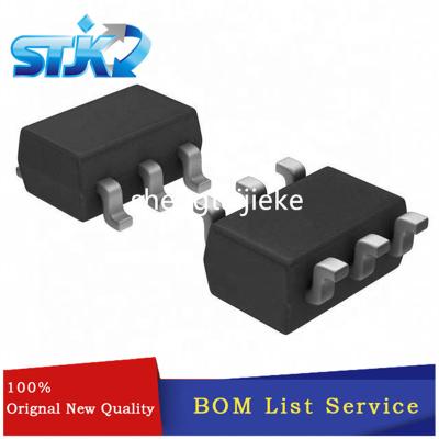 Cina 1 circuito integrato di Manica SC-70-5 scheggia il grossista 74LVC1G86 in vendita