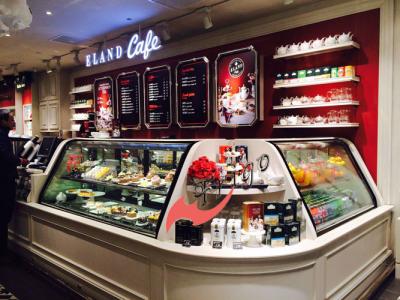 中国 曲げられた冷たいパン屋の食糧表示ショーケースの蘭のケーキのショーケースはガラスを和らげた 販売のため