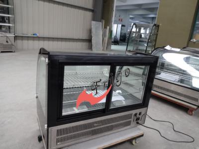 China Kleine Gebogen Glas Gekoelde Countertop van de BakkerijVitrine Spiegels/Staalbasis Te koop