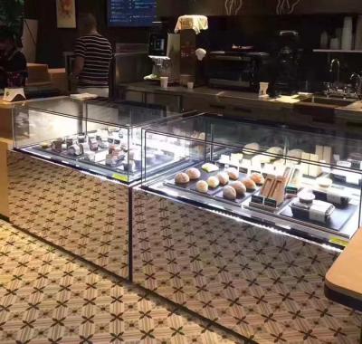 China De lage Showcase van de Lichaamscake zonder Opslag onderaan - 40% aan de Hoge Vochtigheid van 90% Te koop