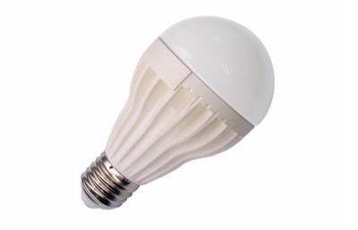 China RoHS 2700K High Bright E27 LED Bulbs 7W 700Lm For Domestic Lighting for sale