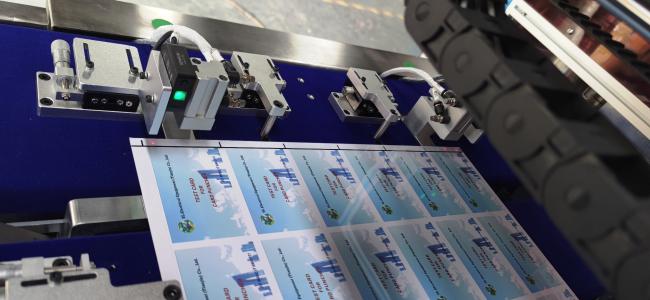 Semi-auto Plastic Card Sheet Puncher Machine YLP-3 in operation