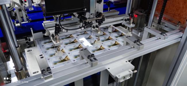 Speedy CR80 Card Die Cutting Machine in operation