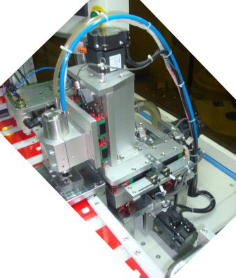 中国 PLCサーボ制御カードフライス盤およびエンベディングマシン 6.5KW ISO CR80 IEC 7810 販売のため