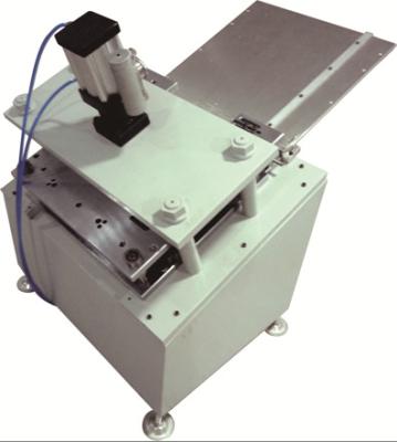 Cina Fissatura del chip taglia buchi a stampo CNC attrezzatura per perforare buchi YHP-CNC per fogli di incisione in vendita