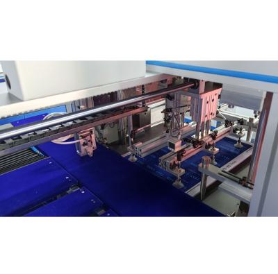 Cina PLC controllato Full Automatic abnorme di forma di carta Die Cutter per PVC ABS carta carta in vendita