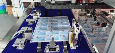 中国 半自動プラスチックカードシートパンチャー サーボモーター 3アップ スマートカード生産機械 販売のため