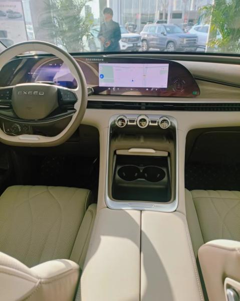Quality 2024 Yaoguang CDM Domestic SUV Mini Electric Tricycles with Hybrid Fuel EV Motor for sale
