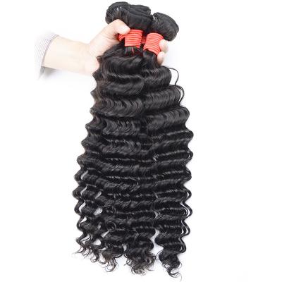 Cina Tessuto umano vergine brasiliano dei capelli ricci, capelli vergini stati allineati cuticola profonda di Wave in vendita