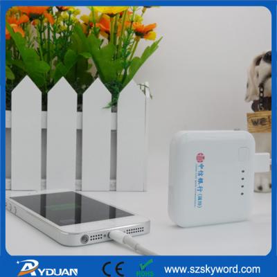 中国 昇進力銀行ポータブルは白い 2000mAh 黒であなたのロゴと印刷することができます 販売のため