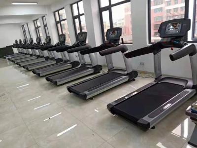 China 45-47 cm breedte elektrische aandrijving staal loopband machine voor commerciële fitnessapparatuur Te koop