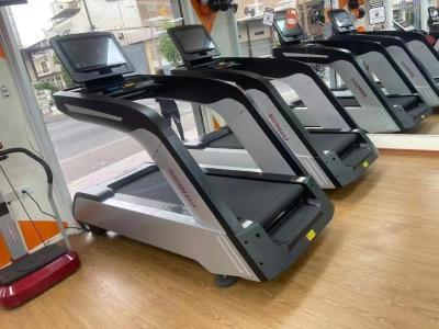 China Gepersonaliseerd logo beschikbaard Steel Treadmill voor cardio training in commerciële sportschool Te koop