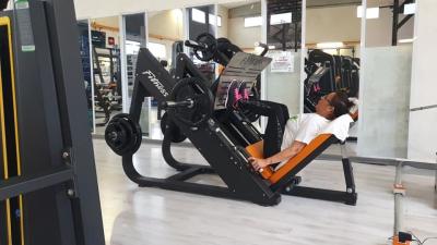 Cina Macchina di stampa per le gambe per l'allenamento della forza commerciale con carico medio e selezione del carico dei pin in vendita