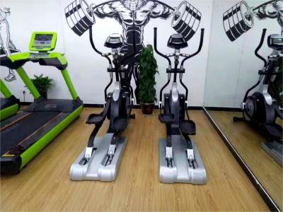 China Geavanceerde fitnessapparatuur Ellipsmachine voor gymtraining 2100*640*1800 Te koop