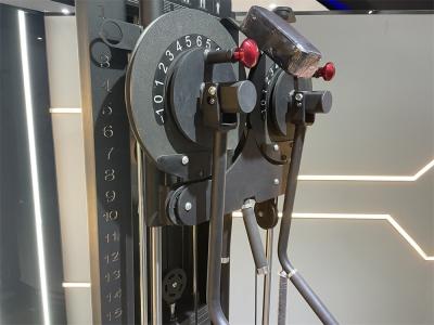 China Gepersonaliseerd logo beschikbaard schouderpers en zijdelingse ophefmachine voor sportschoolapparatuur Te koop