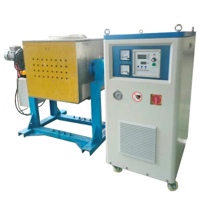 Cina Forno di fusione a guscio di acciaio a inclinazione automatica da 50 kg con precisione di controllo della temperatura ± 1 °C e raffreddamento ad acqua in vendita