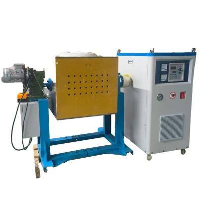 Cina Forno di fusione a guscio di acciaio a inclinazione automatica da 50 kg con precisione di controllo della temperatura ± 1 °C e raffreddamento ad acqua in vendita