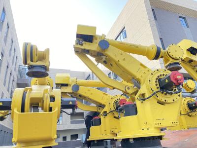 中国 Fanuc M-900iA 350 中古ロボット 6 軸 2655mm Reach R30iA コントローラー パレット化などに最適 販売のため
