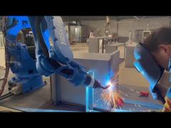 Kr16 Arc Welding Robot With Robot Weight Of 235 Kg And XP Controller Waterjet Meat Processing Automa